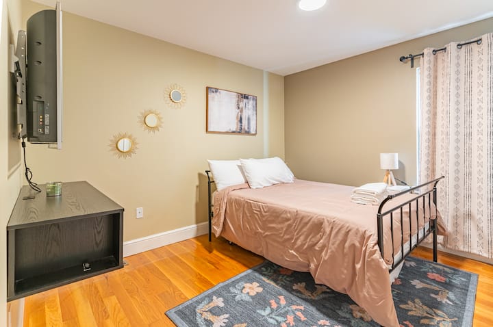 Elegant Private Room In Cozy Retreat – Newark - Newark, NJ