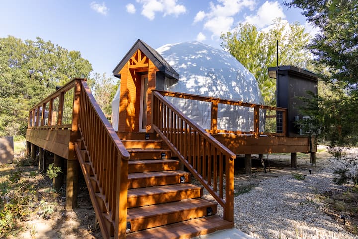 Mediterranean Geo Dome Lake Access & Kayaking - Elgin, TX