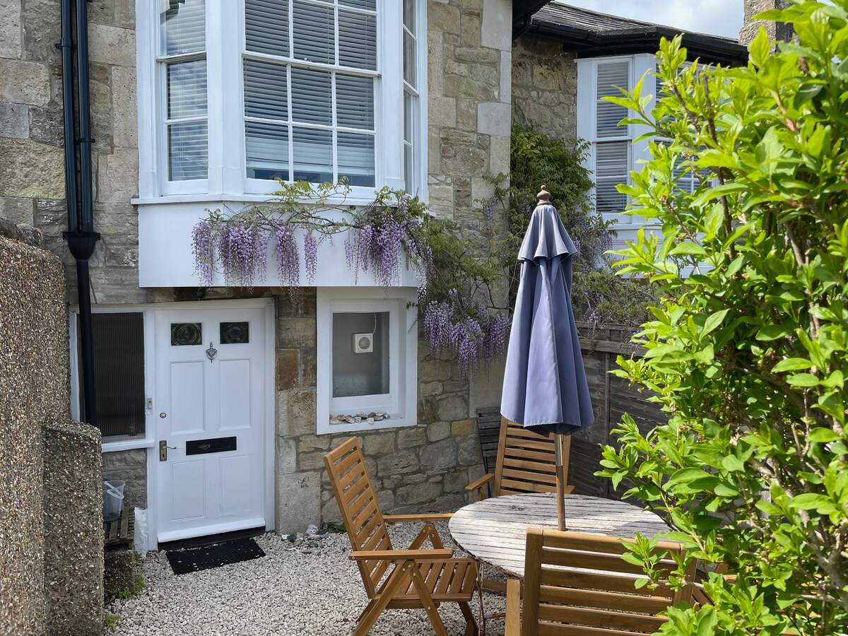 Elm Lodge with stunning coastal views! - Cottages for Rent in Isle of ...