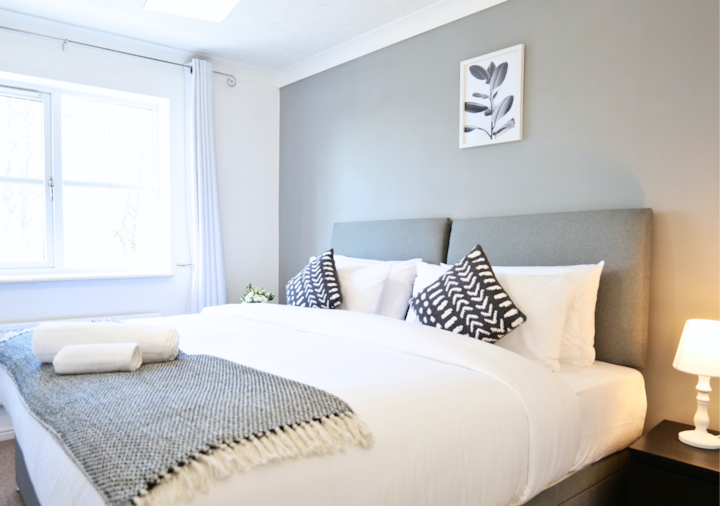 Central Peaceful Home With Parking, Wi-fi & Garden - スタッフォード