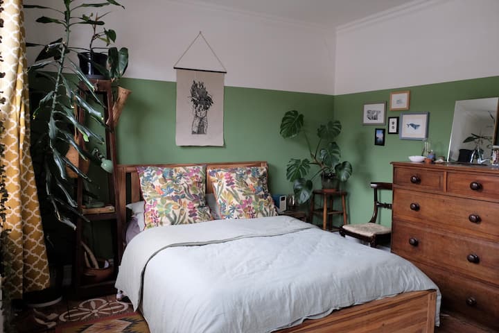 Artist's Home In Fishponds - Bristol