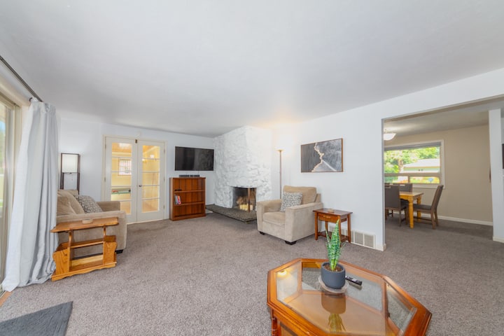 Charming 3 Bed, 2 And A Half Bath Family Oasis - P - Spokane Valley, WA