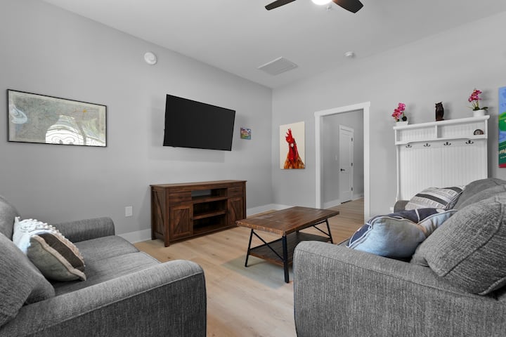 Greenville Basecamp Apartment - Greenville Zoo, Greenville