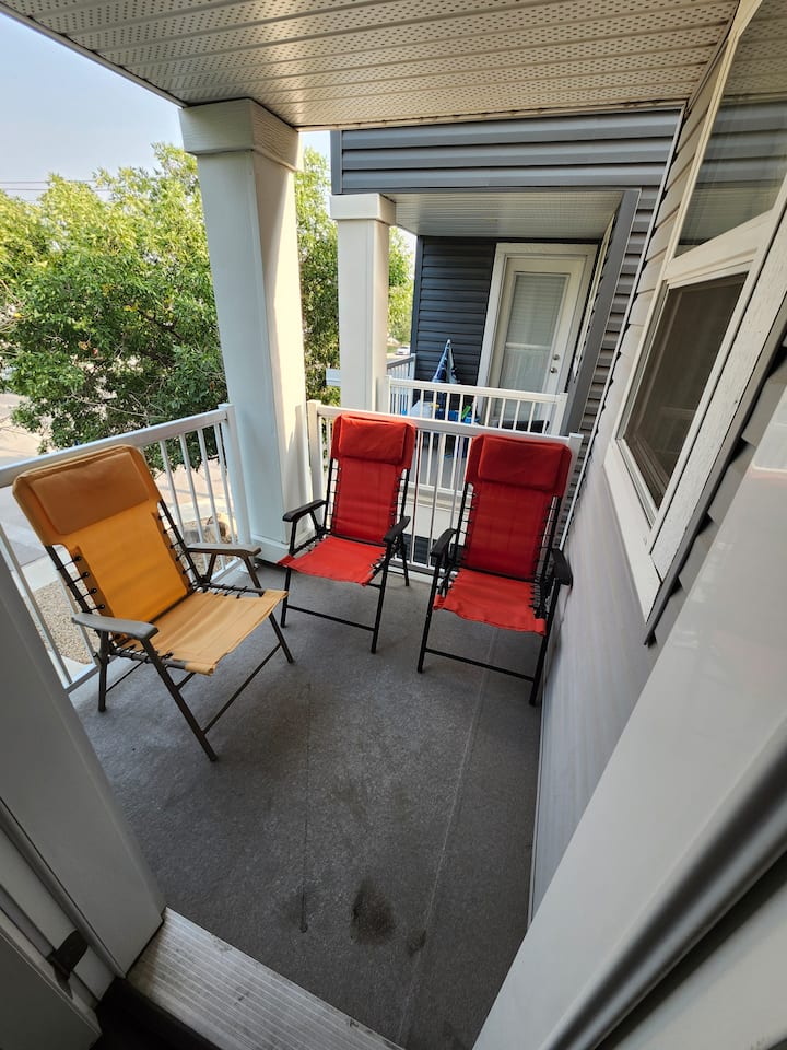 Elegant Family House By  Stadium, Airport,shopping - Regina