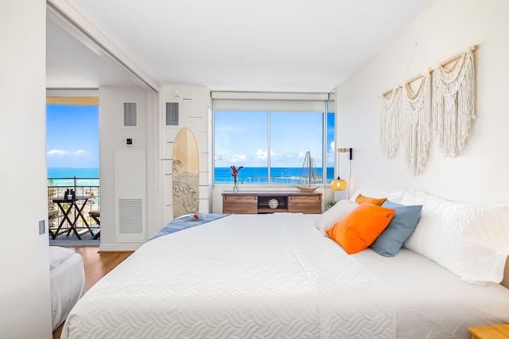 Breathtaking Condo W/ 2 Pools - Honolulu, HI