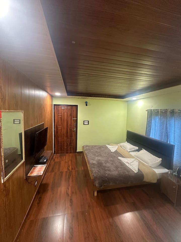Valley View Cottage With Balcony - Kanatal