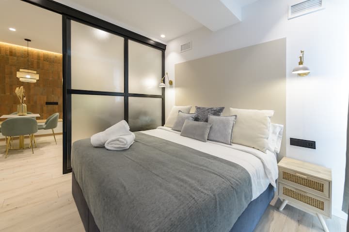 Deluxe Sol, By Monaro 2br 1bth Exterior. - Madrid