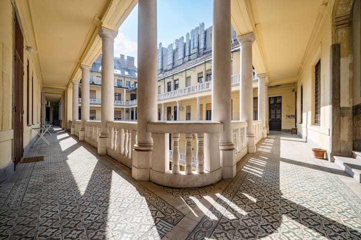 Spacious 3 Bedrooms Downtown-1 Free Parking Spot - Budapest