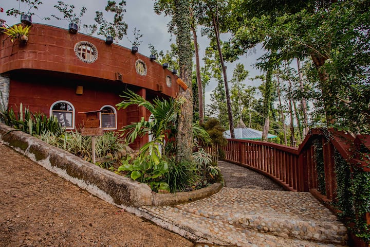 Suite: Kamarikutan - Atremaru - Puerto Princesa