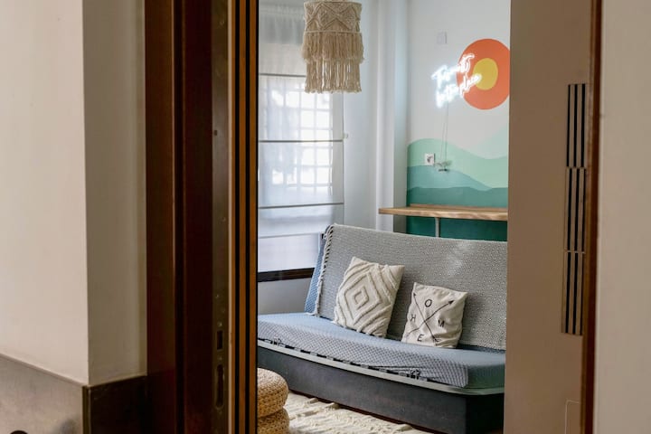 Studio 5 Mins From El Palo Beach | Wifi & Ac - Málaga