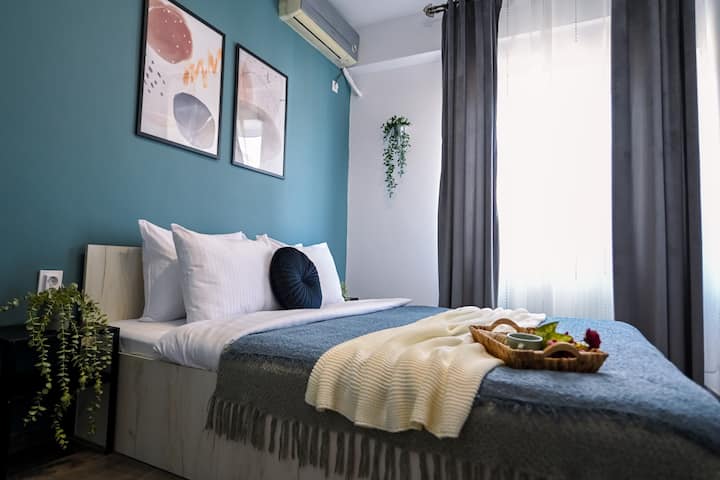 Timeless Retreat: 1br Nestled In The Old Town - Boekarest