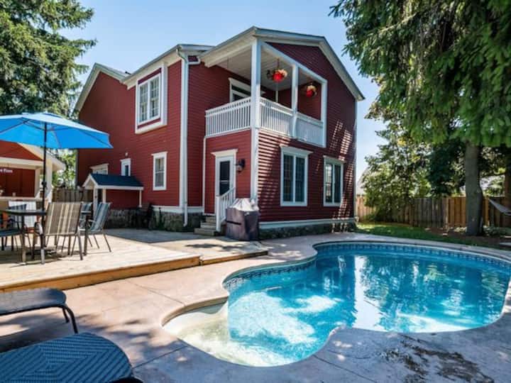 The Pines, Sleeps 10 With Pool, Notl Old Town - Niagara-on-the-Lake