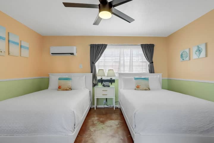 2 Double Beds - Key West, FL