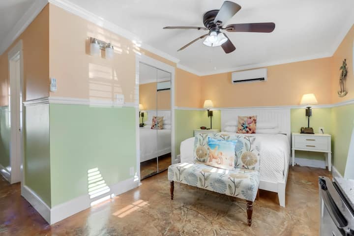 Queen Room 2. - Key West, FL