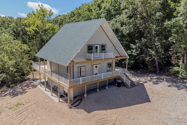 New Private Gated Home / Hot Tub - Camdenton, MO