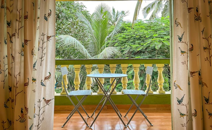 Serenade | Spacious 1bhk 5 Min To Betalbatim Beach - Goa