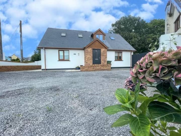 Modern & Cosy Seaside Retreat - Saundersfoot