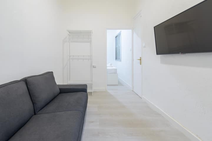Charming Newly Renovated Apartment In Chueca - San Blas