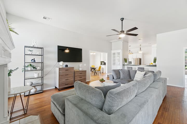 Gaillardia Golf Oasis | Tri-king |Pool| Game Room - Oklahoma City, OK