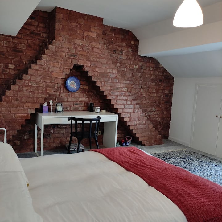 Extra Large Master Bedroom - Newcastle upon Tyne