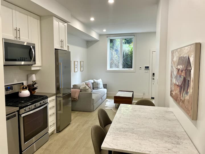Charming & Bright Basement Apt | Garden Patio, Bbq - Toronto