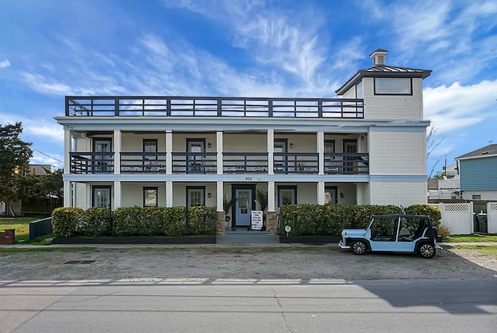 Suite-pets Ok-beach-pool-family - Carolina Beach, NC