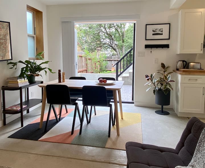 Guest Studio In Adams Point - Oakland, CA