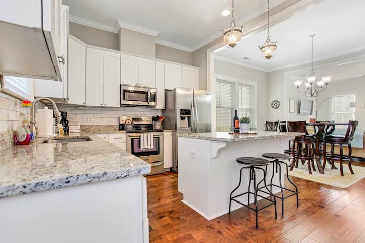 Victorian Garden Oasis | Walkable + Modern - 薩凡納