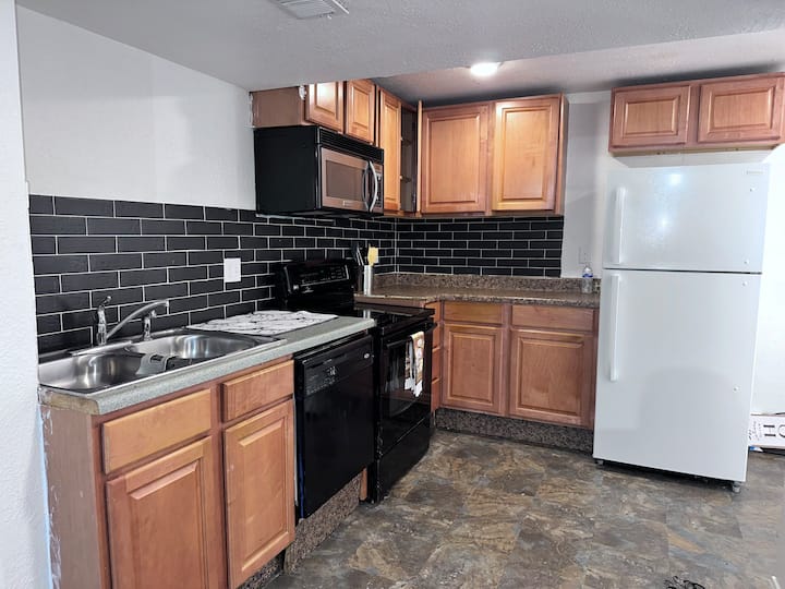 Convenient Walkout Basement Aparment - Aurora, CO