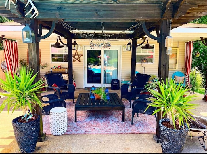 Nonnies American Cabana - Florence, AL