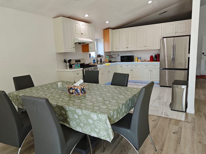 Master Bedroom In Moreno Valley - Cozy And Comfort - Moreno Valley, CA