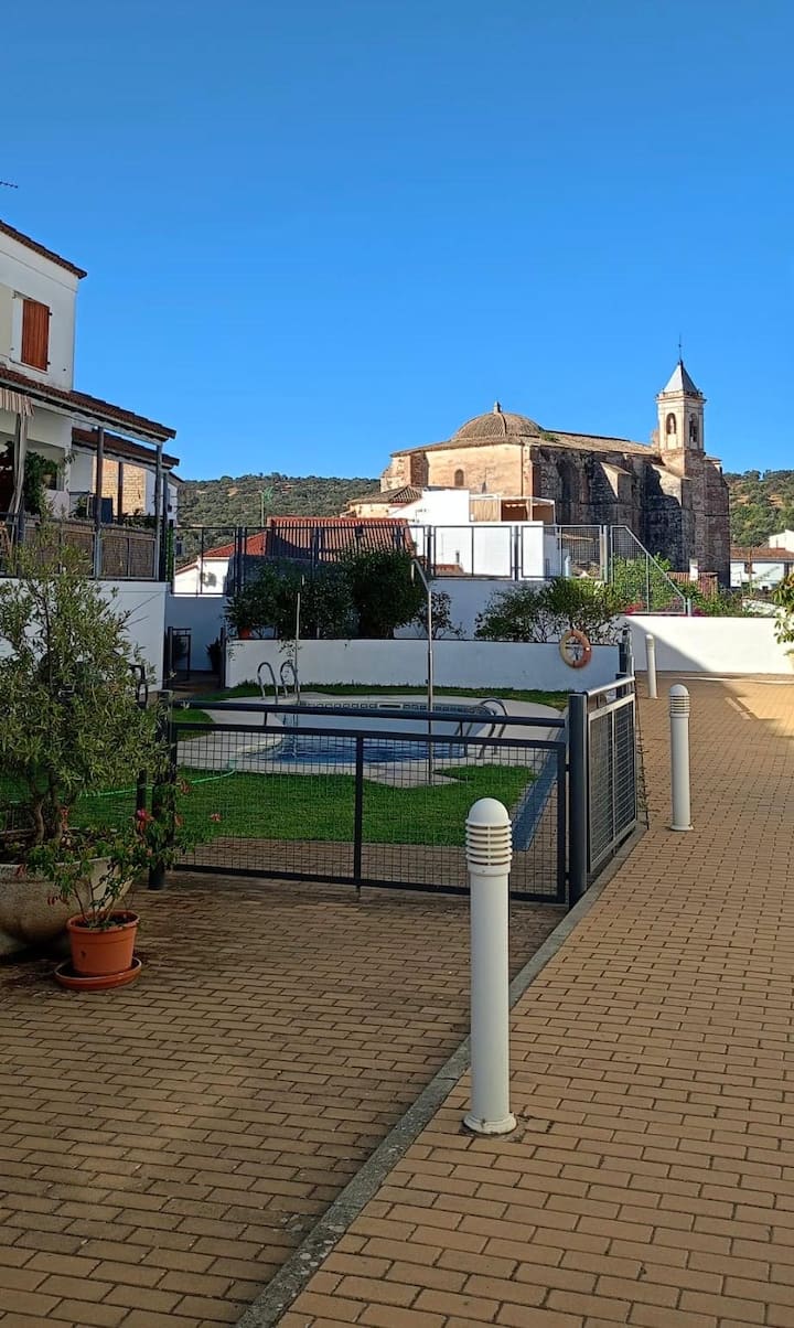 Casa Rústica De 2 Dormitorios - El Castillo de las Guardas