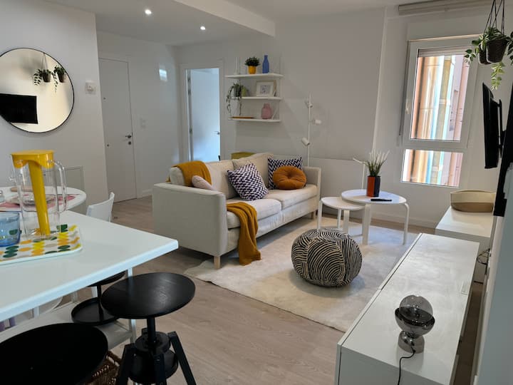 Modern Apartment By Pepa - レオン