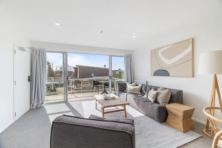 Prime Top-floor 5br Pool, Gym, 2 Car, Walk To City - Christchurch