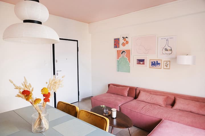 Vibrant Retreat: Funky Style & Acropolis View! - Athens