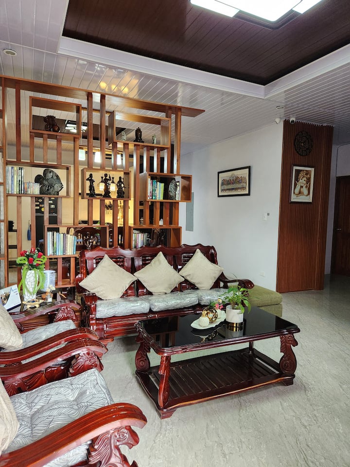 Guesthouse: Two-storey, 6 Bedrooms, 5 Bathrooms - Bacolod