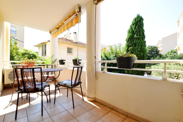 F2 Centre Ville Au Calme Avec Belle Terrasse - Saint-Raphaël