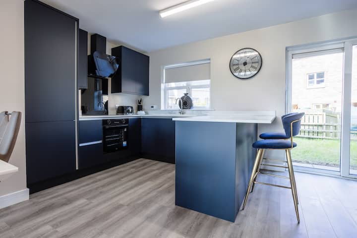 Millstone Grove - Comfortable 6 Bedroom, Sleeps 11 - Portstewart