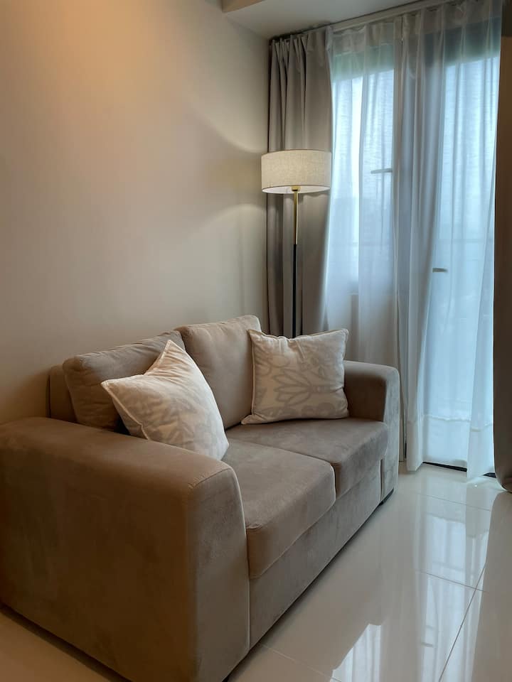 Chic 1 Br Condo Near Moa - Pasay