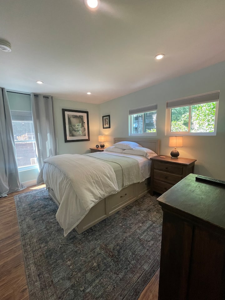 Gorgeous Guest Suite! Your Bedroom + Bonus Room - Hidden Hills, CA