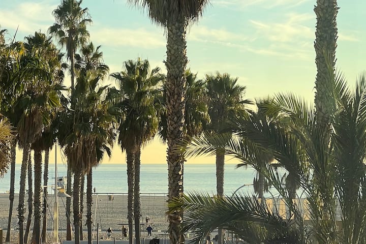 Santa Monica Beach Studio Unit 4. - Santa Monica, CA