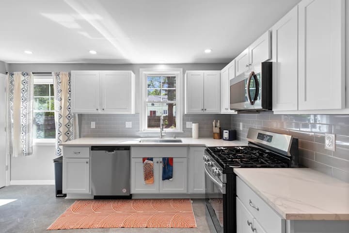 Minutes From Uofr- Large 3bdrm! - Rochester, NY