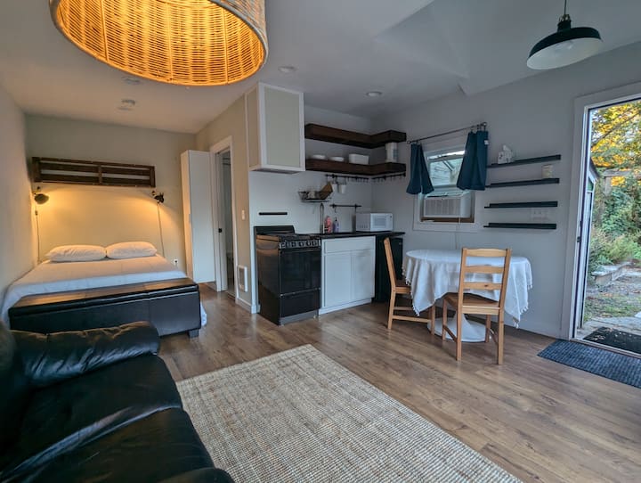 Guesthouse In The Garden - Alberta Arts District - Portland, OR