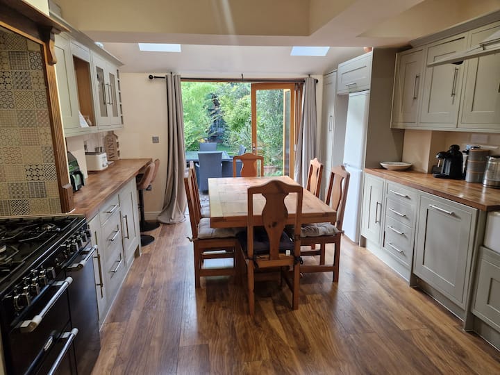Home From Home Central Fleet Location - Farnham