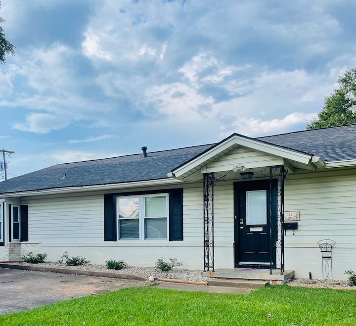 Sfa Bungalow-centrally Located 3 Bedroom Home - Nacogdoches, TX