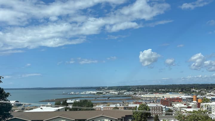 Bay & City View Condo-walk To Downtown Or Wwu - Bellingham, WA