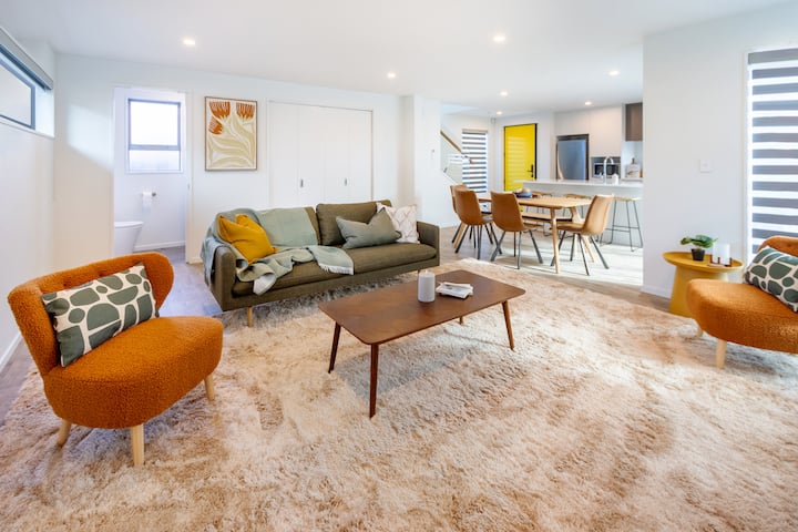 Modern 6bd Homes,carpark, Avebury Park, Avon River - New Zealand