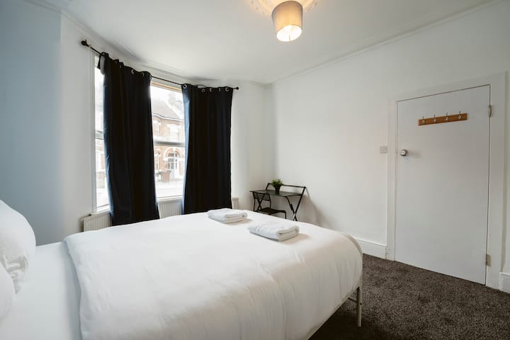 Barking Cosy Rooms - Room 1 - Barking