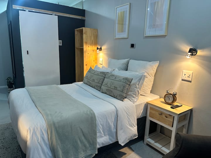 Cozy Hide 2 - East London, South Africa