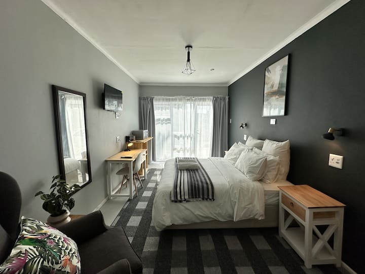Cozy Hide 3 - East London, South Africa